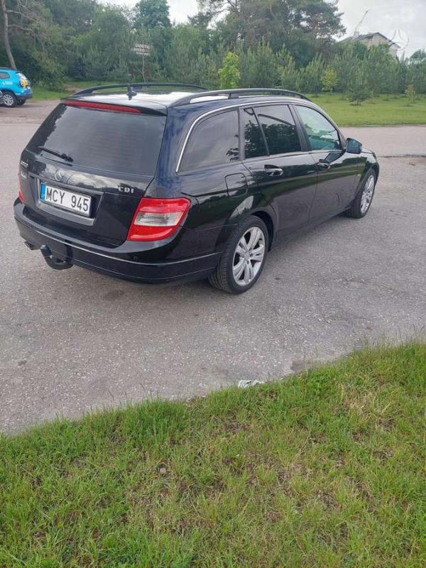 Black Mercedes-Benz c-220 2009 in Klaipeda, with an engine capacity of 2.14 L and mileage of 270 thousand km for 5300 €, photo 2 on AUTOMOTO.COM.LV