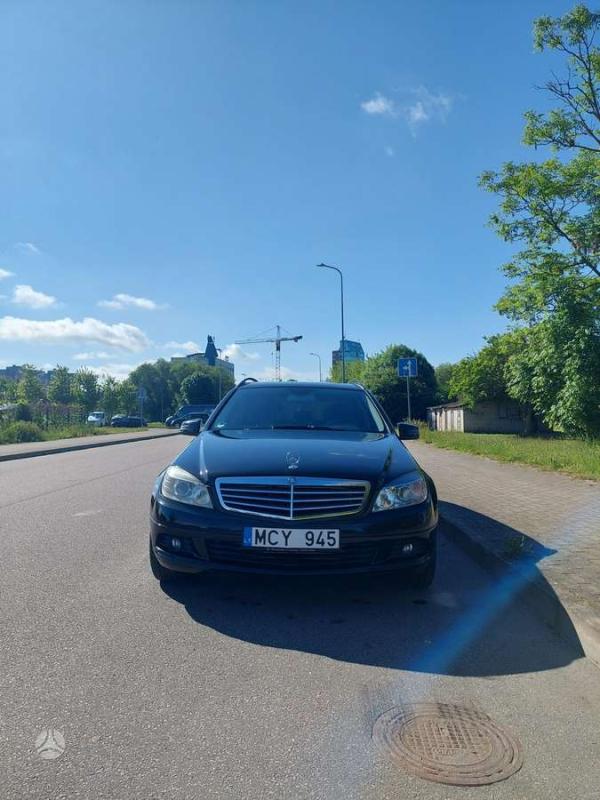 Black Mercedes-Benz c-220 2009 in Klaipeda, with an engine capacity of 2.14 L and mileage of 270 thousand km for 5300 €, photo 4 on AUTOMOTO.COM.LV