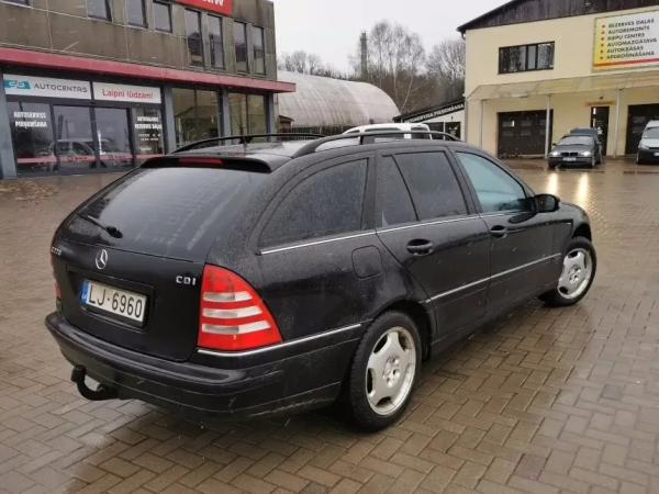 Черный Мерседес Ц 220 2009 в Кулдига, объемом двигателя 2.20 л и пробегом 334 тыс. км за 2300 €, фото 2 на AUTOMOTO.COM.LV