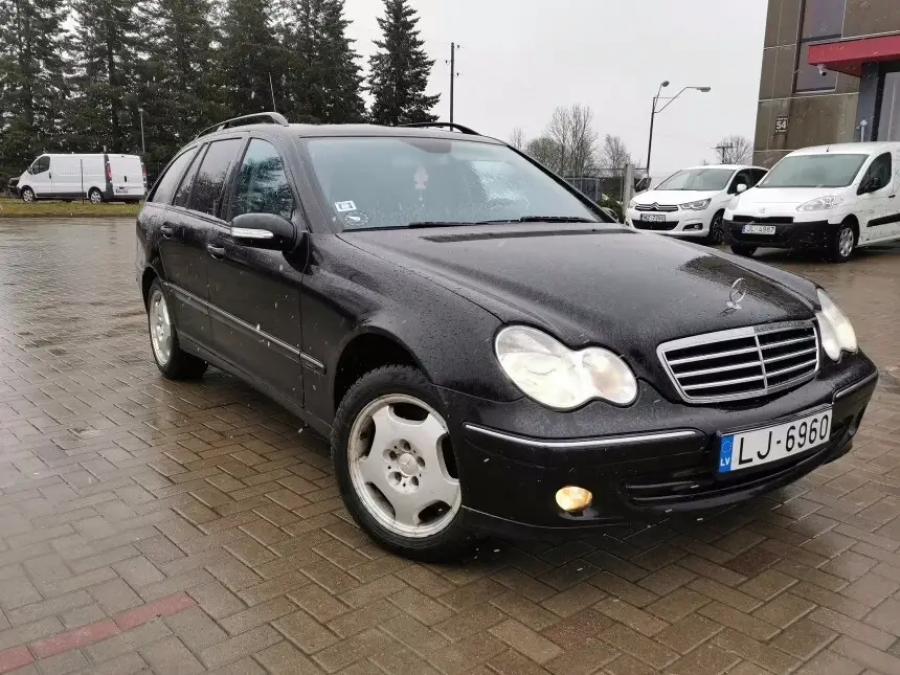 Black Mercedes-Benz c-220 2009 in Kuldiga, with an engine capacity of 2.20 L and mileage of 334 thousand km for 2300 €, photo 4 on AUTOMOTO.COM.LV