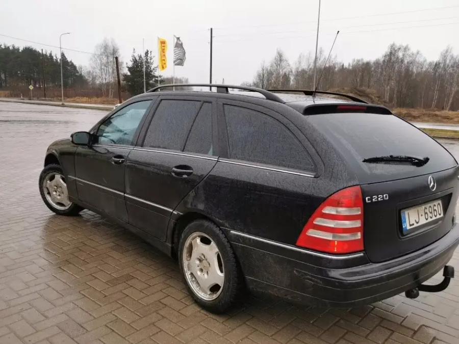 Black Mercedes-Benz c-220 2009 in Kuldiga, with an engine capacity of 2.20 L and mileage of 334 thousand km for 2300 €, photo 5 on AUTOMOTO.COM.LV