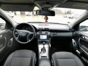 Black Mercedes-Benz c-220 2009 in Kuldiga, with an engine capacity of 2.20 L and mileage of 334 thousand km for 2300 €, photo 6 on AUTOMOTO.COM.LV