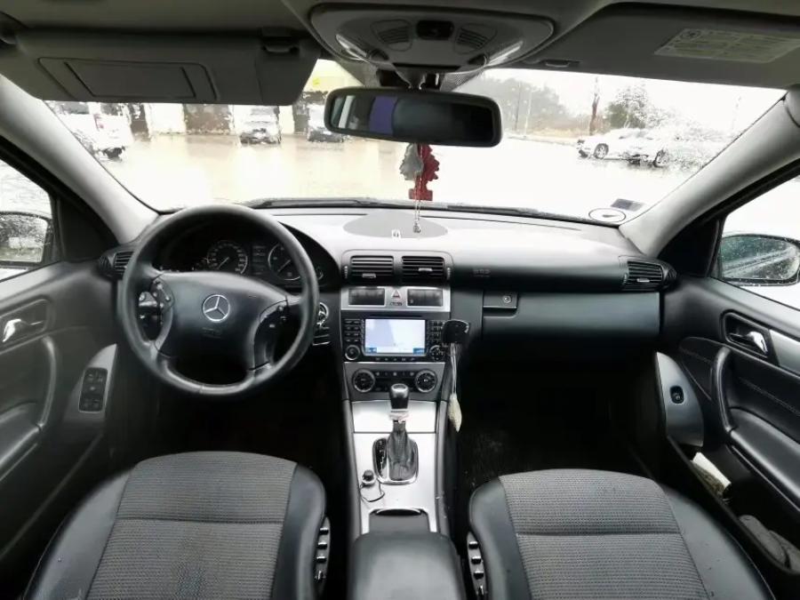 Black Mercedes-Benz c-220 2009 in Kuldiga, with an engine capacity of 2.20 L and mileage of 334 thousand km for 2300 €, photo 6 on AUTOMOTO.COM.LV
