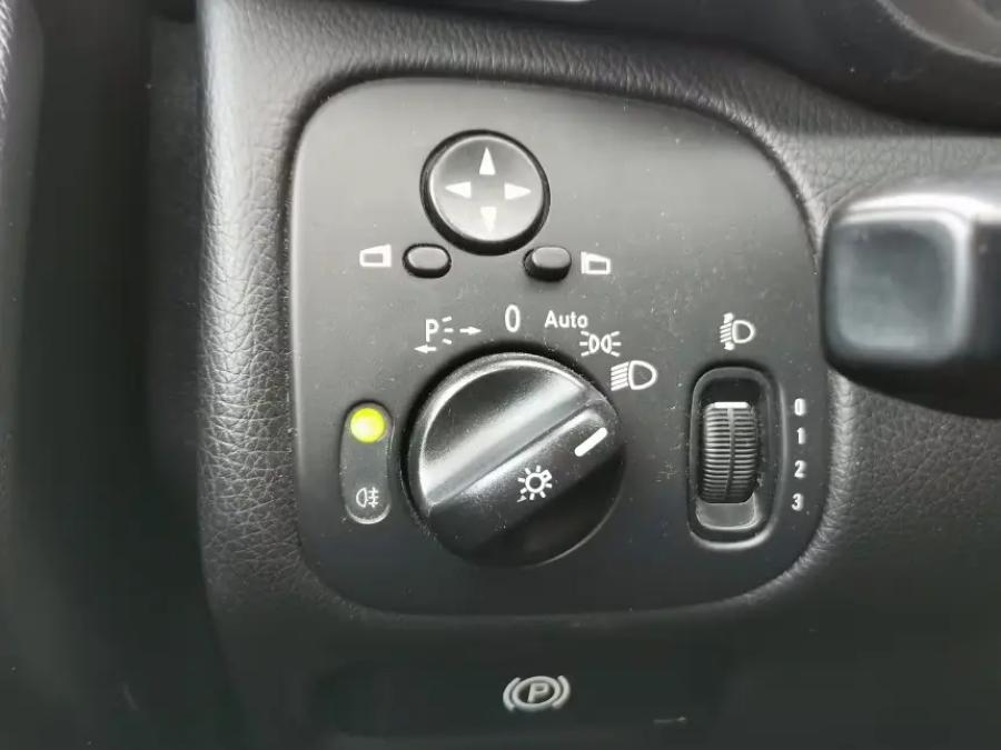Black Mercedes-Benz c-220 2009 in Kuldiga, with an engine capacity of 2.20 L and mileage of 334 thousand km for 2300 €, photo 9 on AUTOMOTO.COM.LV