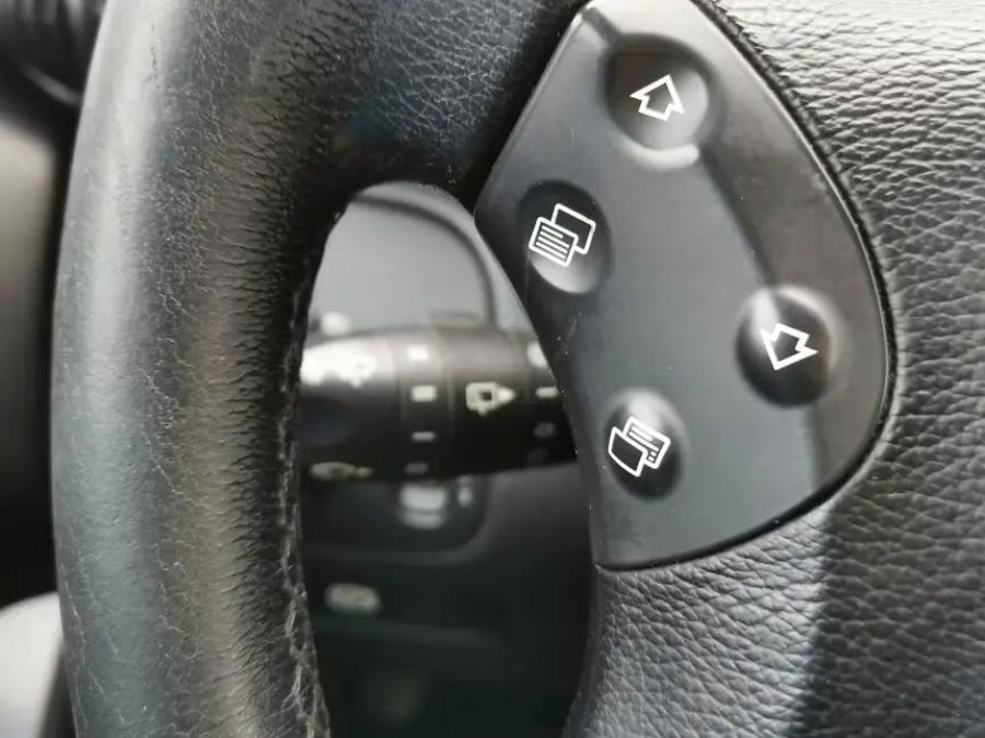 Black Mercedes-Benz c-220 2009 in Kuldiga, with an engine capacity of 2.20 L and mileage of 334 thousand km for 2300 €, photo 10 on AUTOMOTO.COM.LV