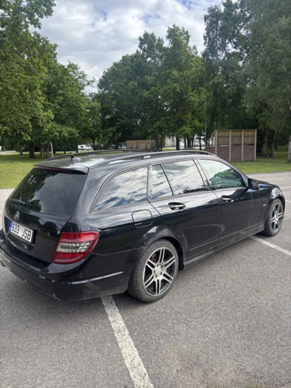 Black Mercedes-Benz c-220 2009 in Kuressaare, with an engine capacity of 2.20 L and mileage of 397 thousand km for 2600 €, photo 4 on AUTOMOTO.COM.LV