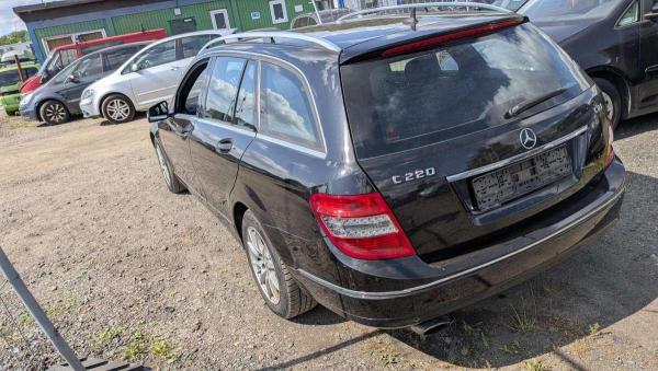 Black Mercedes-Benz c-220 2009 in Kaunas, with an engine capacity of 2.20 L and mileage of 270 thousand km for 3200 €, photo 2 on AUTOMOTO.COM.LV