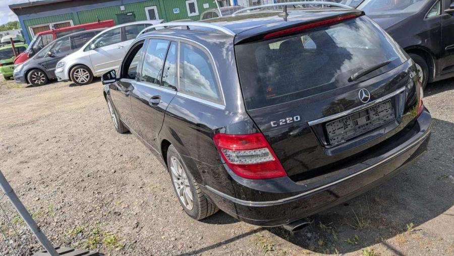 Melns Mercedes-Benz c-220 2009 Kauņa, ar dzinēja tilpumu 2.20 L un nobraukumu 270 tūkst. km par 3200 €, foto 3 vietnē AUTOMOTO.COM.LV