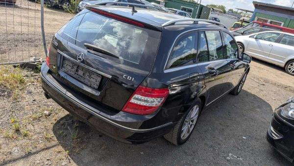 Black Mercedes-Benz c-220 2009 in Kaunas, with an engine capacity of 2.20 L and mileage of 270 thousand km for 3200 €, photo 3 on AUTOMOTO.COM.LV