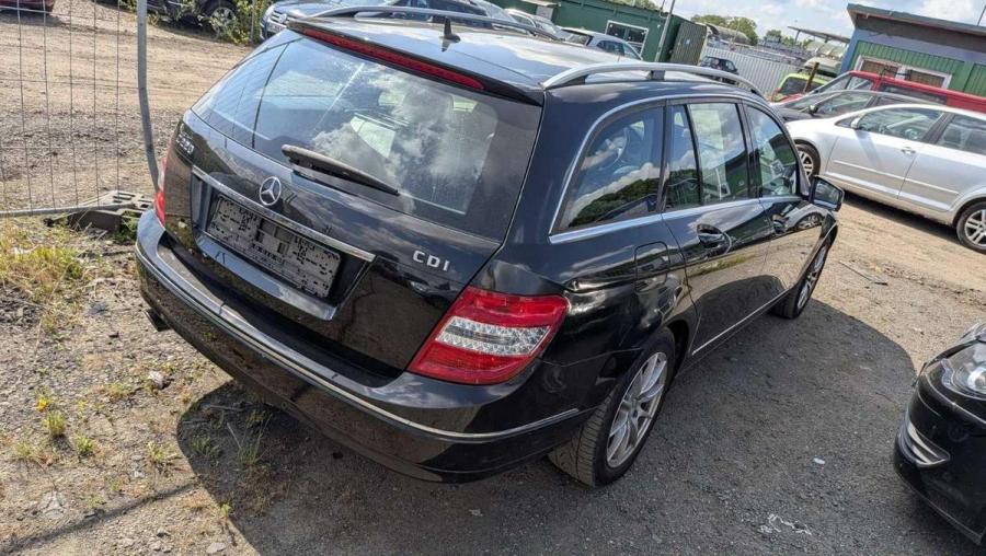 Melns Mercedes-Benz c-220 2009 Kauņa, ar dzinēja tilpumu 2.20 L un nobraukumu 270 tūkst. km par 3200 €, foto 4 vietnē AUTOMOTO.COM.LV