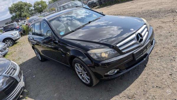 Black Mercedes-Benz c-220 2009 in Kaunas, with an engine capacity of 2.20 L and mileage of 270 thousand km for 3200 €, photo 4 on AUTOMOTO.COM.LV