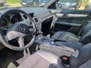 Melns Mercedes-Benz c-220 2009 Kauņa, ar dzinēja tilpumu 2.20 L un nobraukumu 270 tūkst. km par 3200 €, foto 6 vietnē AUTOMOTO.COM.LV