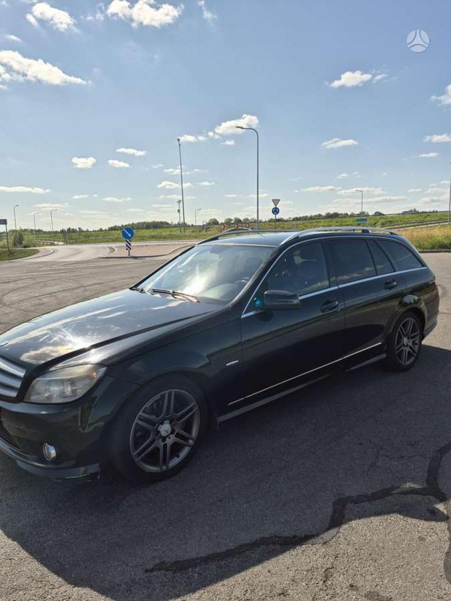 Black Mercedes-Benz c-220 2009 in Panevezys, with an engine capacity of 2.20 L and mileage of 341 thousand km for 4000 €, photo 4 on AUTOMOTO.COM.LV