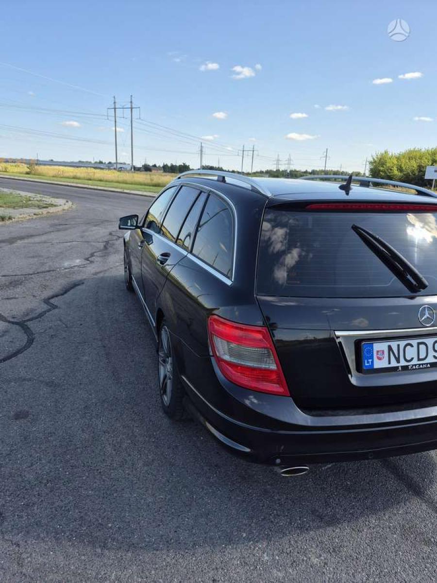 Black Mercedes-Benz c-220 2009 in Panevezys, with an engine capacity of 2.20 L and mileage of 341 thousand km for 4000 €, photo 9 on AUTOMOTO.COM.LV