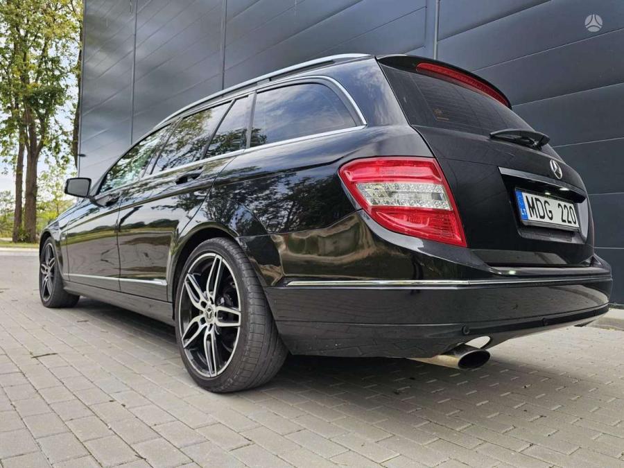 Black Mercedes-Benz c-220 2009 in Kaunas, with an engine capacity of 2.20 L and mileage of 370 thousand km for 4600 €, photo 31 on AUTOMOTO.COM.LV