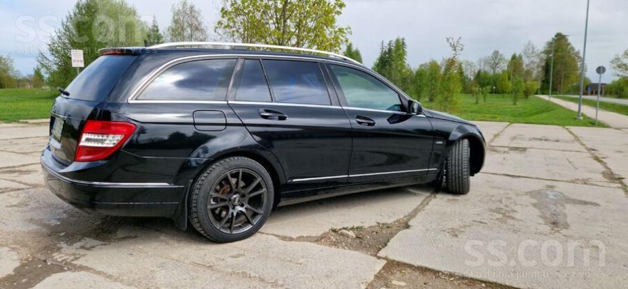 Black Mercedes-Benz c-220 2010 in Rezekne, with an engine capacity of 2.10 L and mileage of 273 thousand km for 5300 €, photo 3 on AUTOMOTO.COM.LV