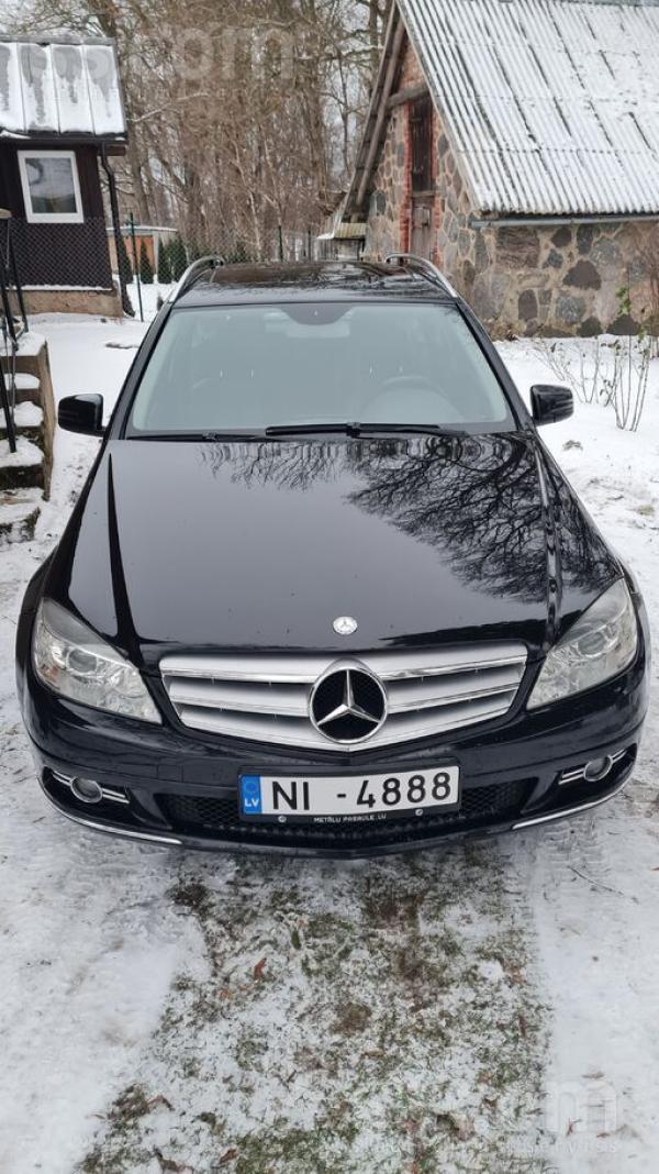 Melns Mercedes-Benz c-220 2010 Cēsis, ar dzinēja tilpumu 2.00 L un nobraukumu 296 tūkst. km par 3000 €, foto 3 vietnē AUTOMOTO.COM.LV