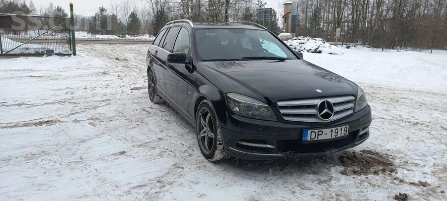 Melns Mercedes-Benz c-220 2010 Rīga, ar dzinēja tilpumu 2.20 L un nobraukumu 286 tūkst. km par 4900 €, foto 3 vietnē AUTOMOTO.COM.LV
