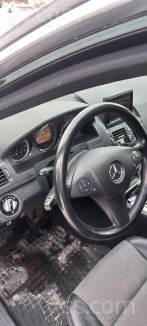 Melns Mercedes-Benz c-220 2010 Rīga, ar dzinēja tilpumu 2.20 L un nobraukumu 286 tūkst. km par 4900 €, foto 10 vietnē AUTOMOTO.COM.LV