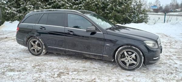 Melns Mercedes-Benz c-220 2010 Rīga, ar dzinēja tilpumu 2.20 L un nobraukumu 286 tūkst. km par 4500 €, foto 6 vietnē AUTOMOTO.COM.LV