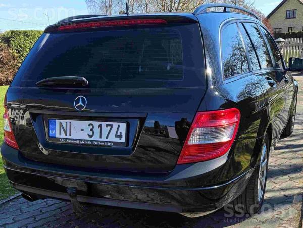 Black Mercedes-Benz c-220 2010 in Riga, with an engine capacity of 2.20 L and mileage of 267 thousand km for 2500 €, photo 3 on AUTOMOTO.COM.LV