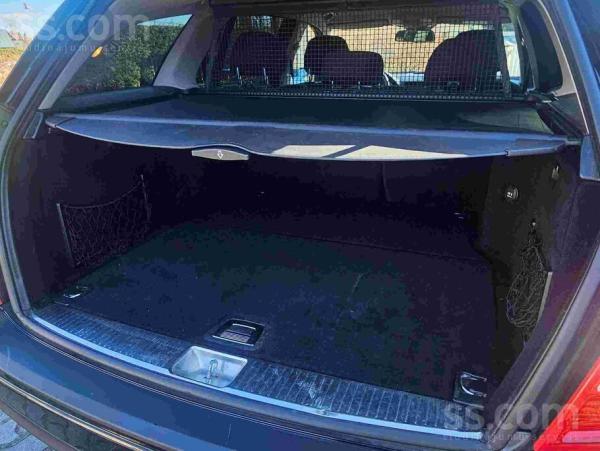Black Mercedes-Benz c-220 2010 in Riga, with an engine capacity of 2.20 L and mileage of 267 thousand km for 2500 €, photo 7 on AUTOMOTO.COM.LV