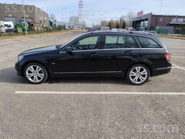 Black Mercedes-Benz c-220 2010 in Valmiera, with an engine capacity of 2.20 L and mileage of 299 thousand km for 5700 €, photo 2 on AUTOMOTO.COM.LV