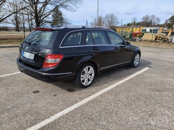 Black Mercedes-Benz c-220 2010 in Valmiera, with an engine capacity of 2.20 L and mileage of 299 thousand km for 5700 €, photo 5 on AUTOMOTO.COM.LV
