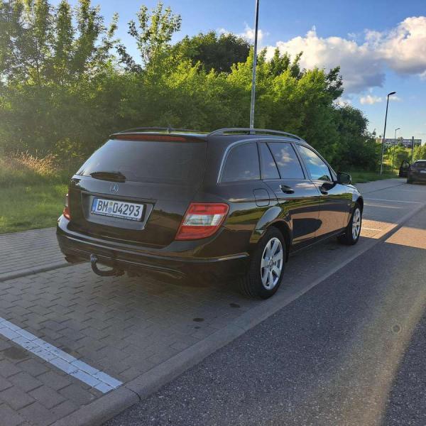 Black Mercedes-Benz c-220 2010 in Vilnius, with an engine capacity of 2.20 L and mileage of 276 thousand km for 3750 €, photo 9 on AUTOMOTO.COM.LV