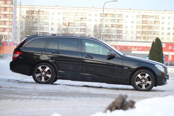 Melns Mercedes-Benz c-220 2010 Rīga, ar dzinēja tilpumu 2.20 L un nobraukumu 293 tūkst. km par 5190 €, foto 4 vietnē AUTOMOTO.COM.LV