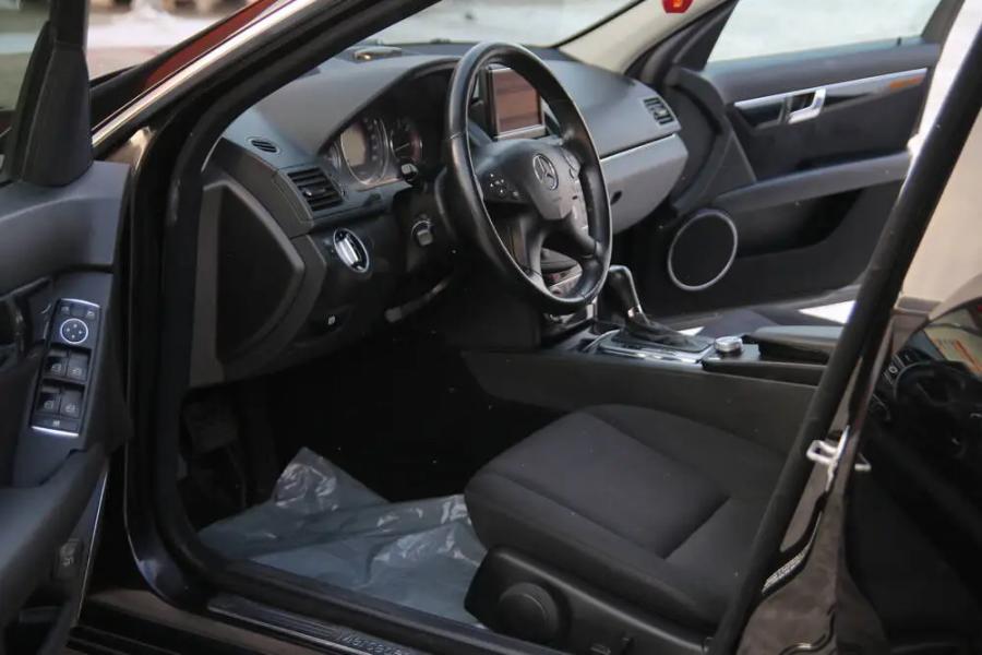 Melns Mercedes-Benz c-220 2010 Rīga, ar dzinēja tilpumu 2.20 L un nobraukumu 293 tūkst. km par 5190 €, foto 8 vietnē AUTOMOTO.COM.LV