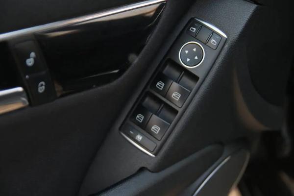 Melns Mercedes-Benz c-220 2010 Rīga, ar dzinēja tilpumu 2.20 L un nobraukumu 293 tūkst. km par 5190 €, foto 8 vietnē AUTOMOTO.COM.LV