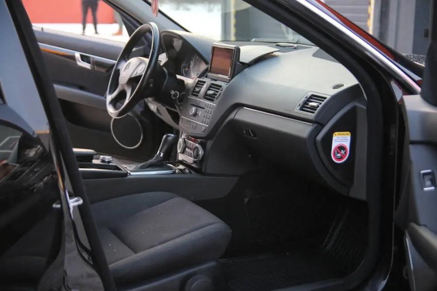 Melns Mercedes-Benz c-220 2010 Rīga, ar dzinēja tilpumu 2.20 L un nobraukumu 293 tūkst. km par 5190 €, foto 16 vietnē AUTOMOTO.COM.LV