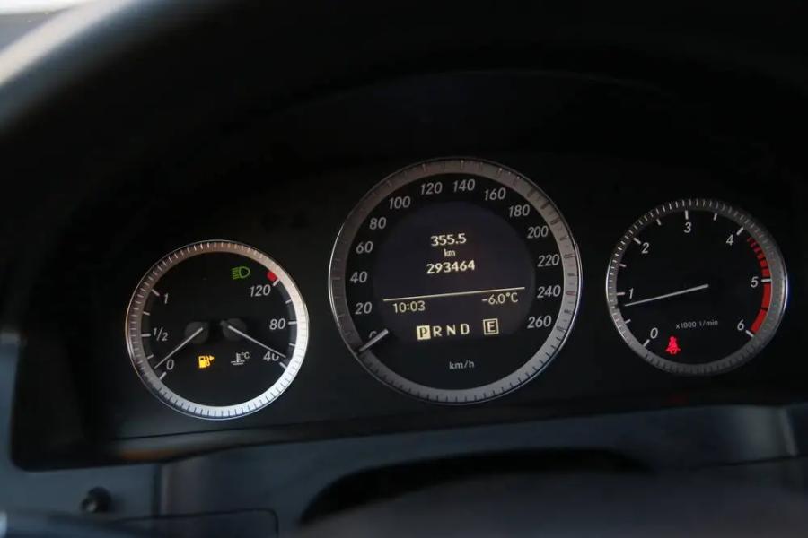 Melns Mercedes-Benz c-220 2010 Rīga, ar dzinēja tilpumu 2.20 L un nobraukumu 293 tūkst. km par 5190 €, foto 24 vietnē AUTOMOTO.COM.LV
