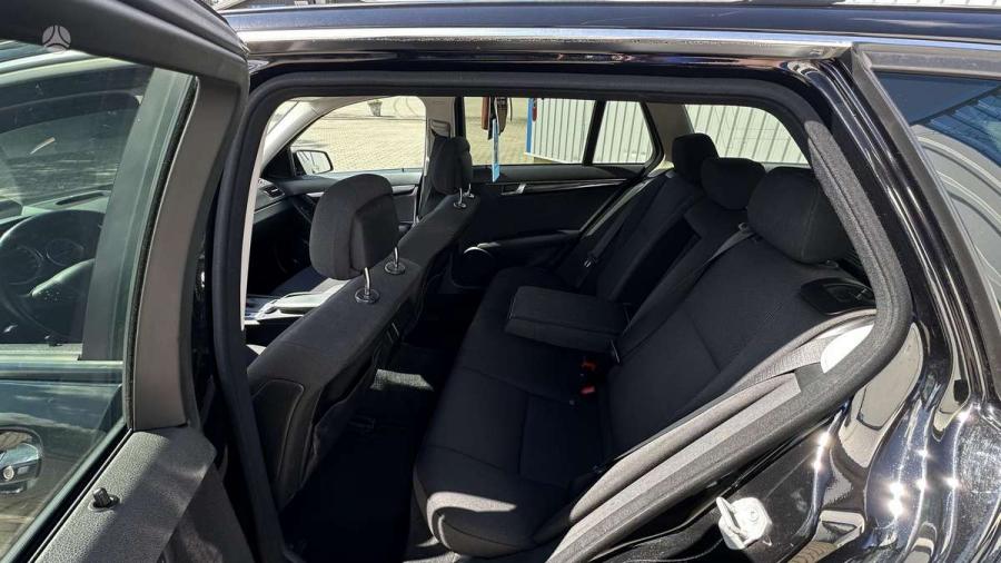 Melns Mercedes-Benz c-220 2010 Marijampole, ar dzinēja tilpumu 2.20 L un nobraukumu 355 tūkst. km par 4600 €, foto 12 vietnē AUTOMOTO.COM.LV