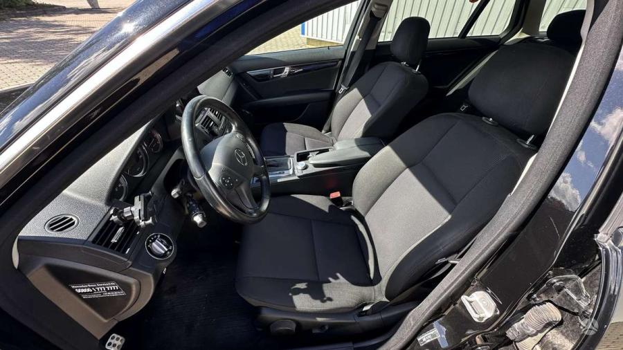 Melns Mercedes-Benz c-220 2010 Marijampole, ar dzinēja tilpumu 2.20 L un nobraukumu 355 tūkst. km par 4600 €, foto 13 vietnē AUTOMOTO.COM.LV