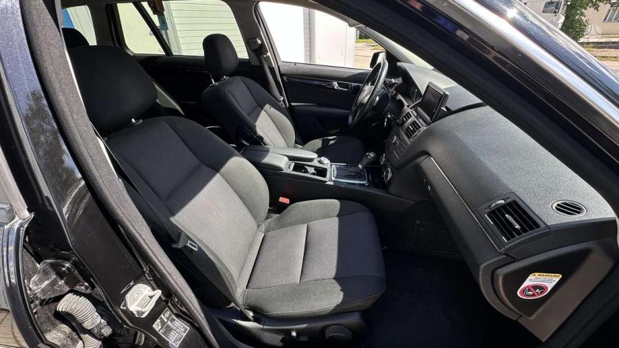 Melns Mercedes-Benz c-220 2010 Marijampole, ar dzinēja tilpumu 2.20 L un nobraukumu 355 tūkst. km par 4600 €, foto 15 vietnē AUTOMOTO.COM.LV