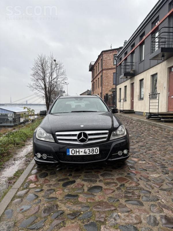Melns Mercedes-Benz c-220 2011 Rīga, ar dzinēja tilpumu 2.10 L un nobraukumu 358 tūkst. km par 6400 €, foto 2 vietnē AUTOMOTO.COM.LV
