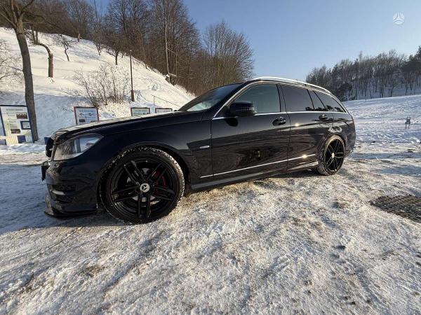 Black Mercedes-Benz c-220 2011 in Kaunas, with an engine capacity of 2.14 L and mileage of 276 thousand km for 6950 €, photo 2 on AUTOMOTO.COM.LV