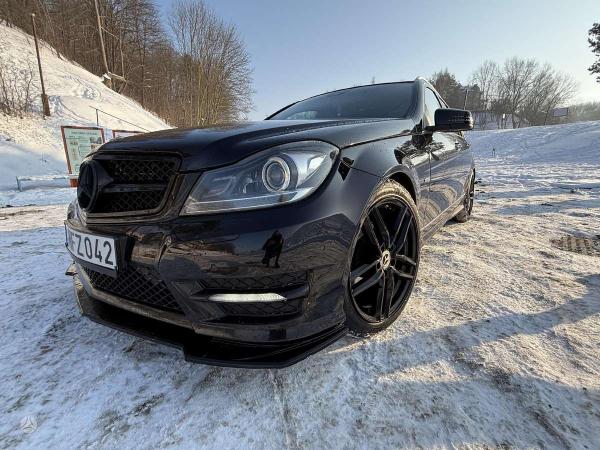 Black Mercedes-Benz c-220 2011 in Kaunas, with an engine capacity of 2.14 L and mileage of 276 thousand km for 6950 €, photo 3 on AUTOMOTO.COM.LV