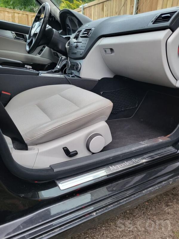 Black Mercedes-Benz c-220 2011 in Riga, with an engine capacity of 2.20 L and mileage of 332 thousand km for 4500 €, photo 8 on AUTOMOTO.COM.LV