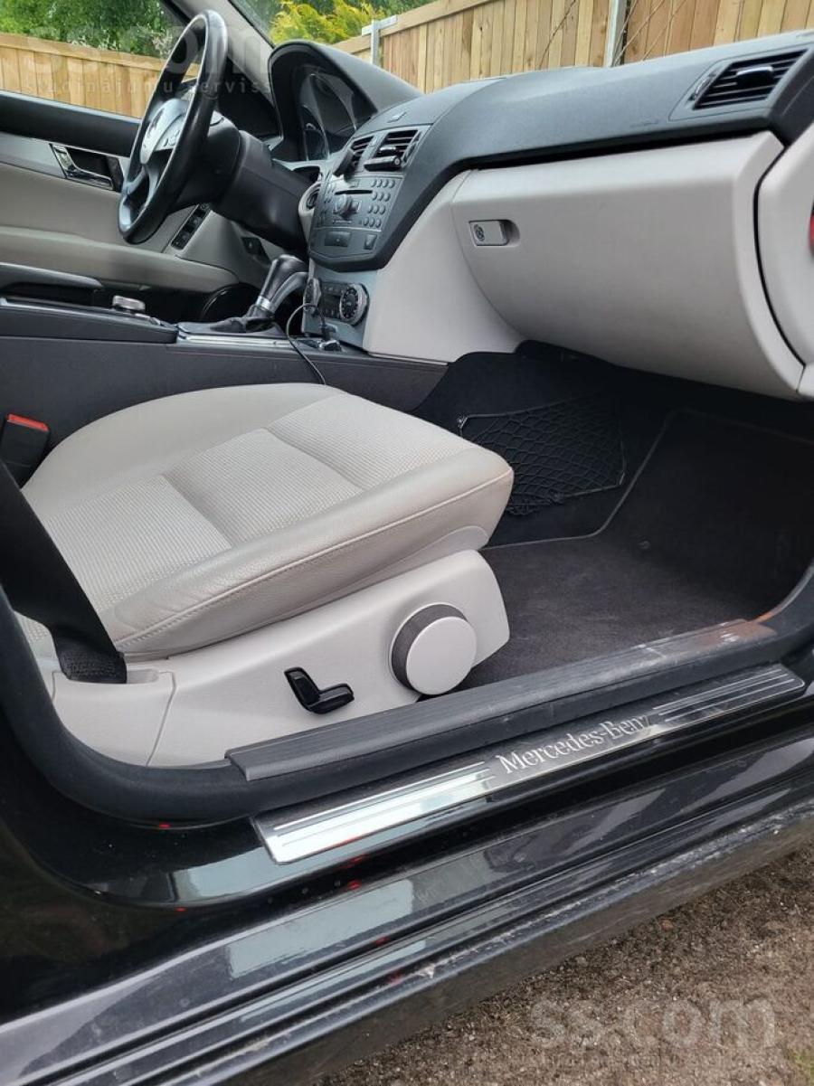 Melns Mercedes-Benz c-220 2011 Rīga, ar dzinēja tilpumu 2.20 L un nobraukumu 332 tūkst. km par 4500 €, foto 9 vietnē AUTOMOTO.COM.LV