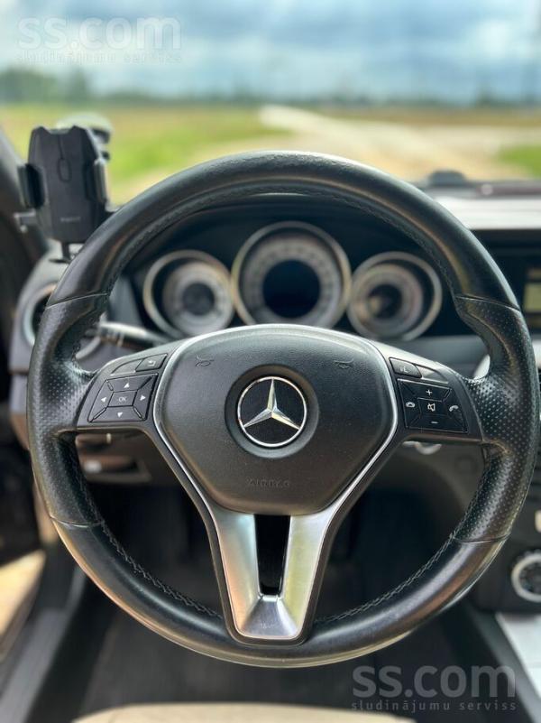 Black Mercedes-Benz c-220 2011 in Riga, with an engine capacity of 2.20 L and mileage of 279 thousand km for 6500 €, photo 9 on AUTOMOTO.COM.LV