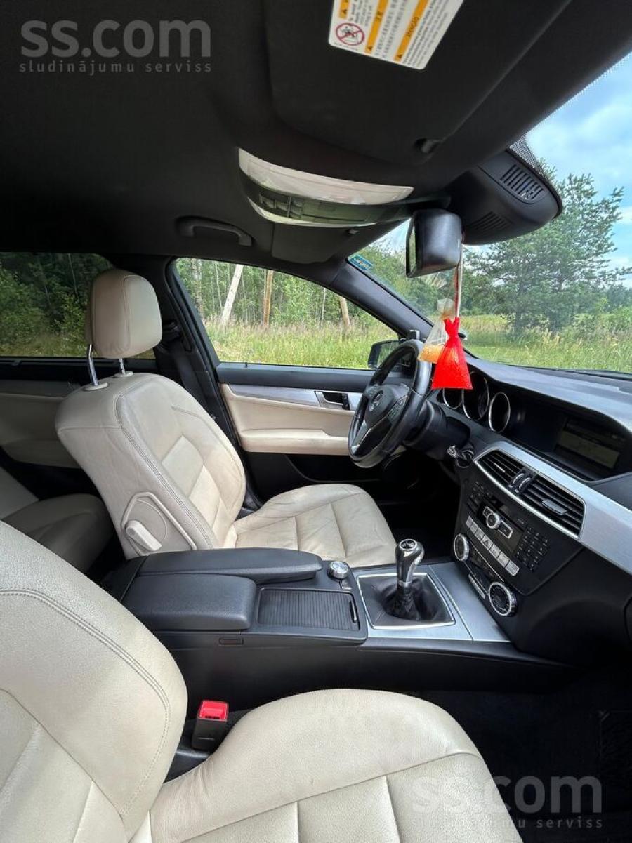 Black Mercedes-Benz c-220 2011 in Riga, with an engine capacity of 2.20 L and mileage of 279 thousand km for 6500 €, photo 13 on AUTOMOTO.COM.LV