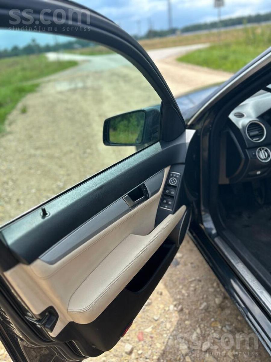 Black Mercedes-Benz c-220 2011 in Riga, with an engine capacity of 2.20 L and mileage of 279 thousand km for 6500 €, photo 17 on AUTOMOTO.COM.LV