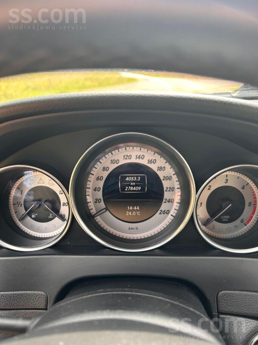 Black Mercedes-Benz c-220 2011 in Riga, with an engine capacity of 2.20 L and mileage of 279 thousand km for 6500 €, photo 22 on AUTOMOTO.COM.LV