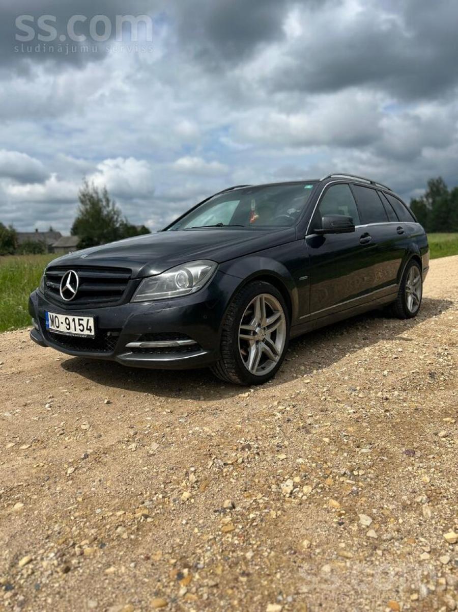 Black Mercedes-Benz c-220 2011 in Riga, with an engine capacity of 2.20 L and mileage of 279 thousand km for 6500 €, photo 23 on AUTOMOTO.COM.LV