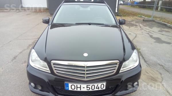Black Mercedes-Benz c-220 2011 in Cesis, with an engine capacity of 2.20 L and mileage of 252 thousand km for 7500 €, photo 1 on AUTOMOTO.COM.LV