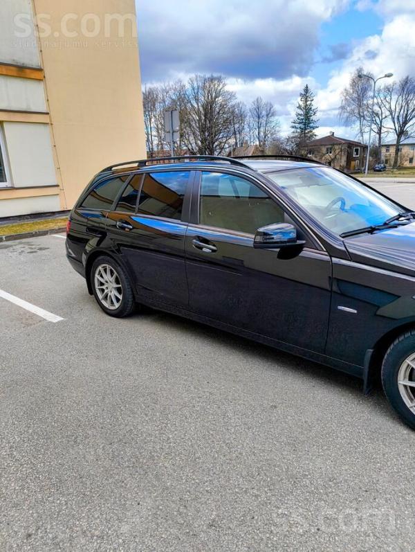Black Mercedes-Benz c-220 2011 in Cesis, with an engine capacity of 2.20 L and mileage of 252 thousand km for 7500 €, photo 3 on AUTOMOTO.COM.LV