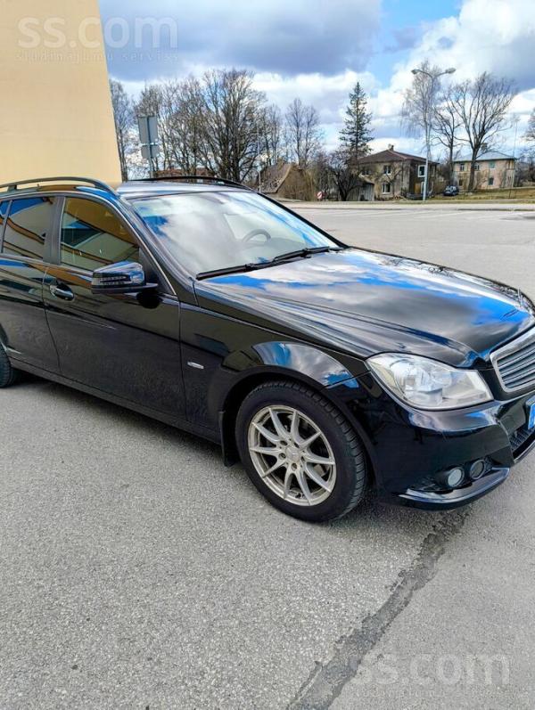Black Mercedes-Benz c-220 2011 in Cesis, with an engine capacity of 2.20 L and mileage of 252 thousand km for 7500 €, photo 5 on AUTOMOTO.COM.LV